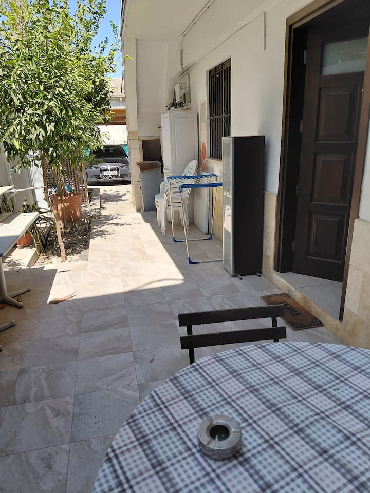 Micho's Stylish, Cozy 1 Bed - Larnaca