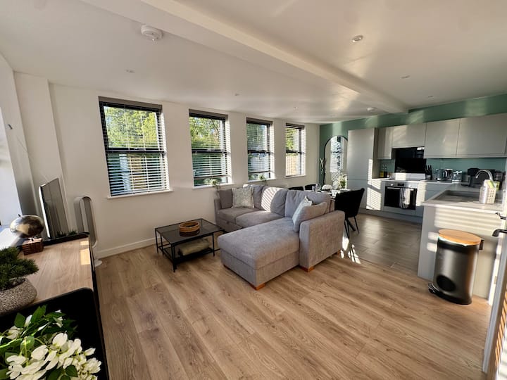 Free Parking | City Centre Luxury Apartment - Salisbury