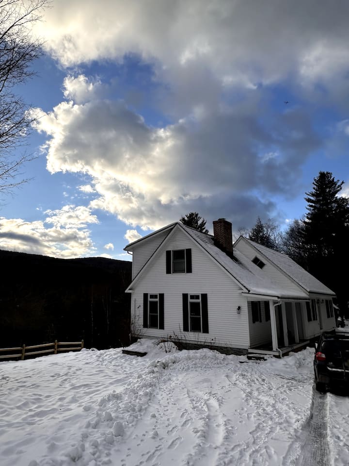 Vermont Foliage Getaway - Waterbury Village Historic District