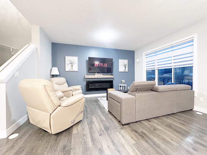 Entire 2800sfhome• Kingbd•pingpong•recliner•office - Edmonton