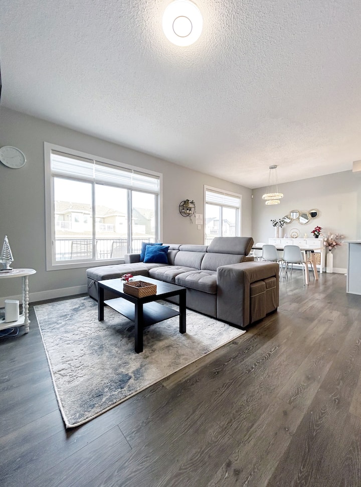 Entire 2800sfhome• Kingbd•pingpong•recliner•office - Edmonton