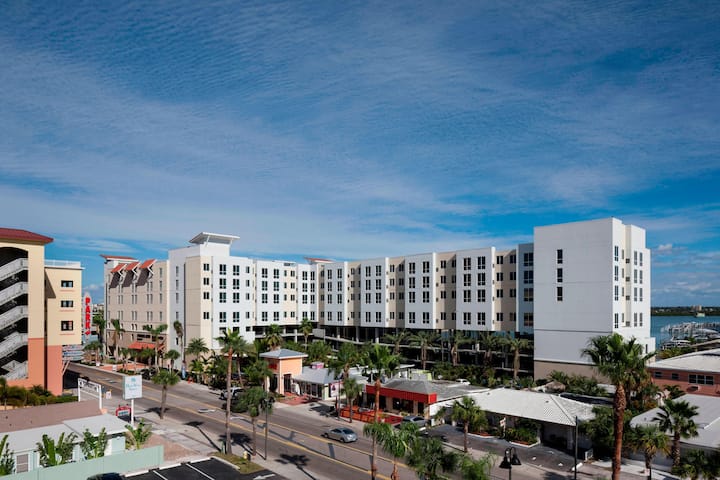 Look No Further! 4 Pleasant Units, Free Breakfast - Clearwater, FL