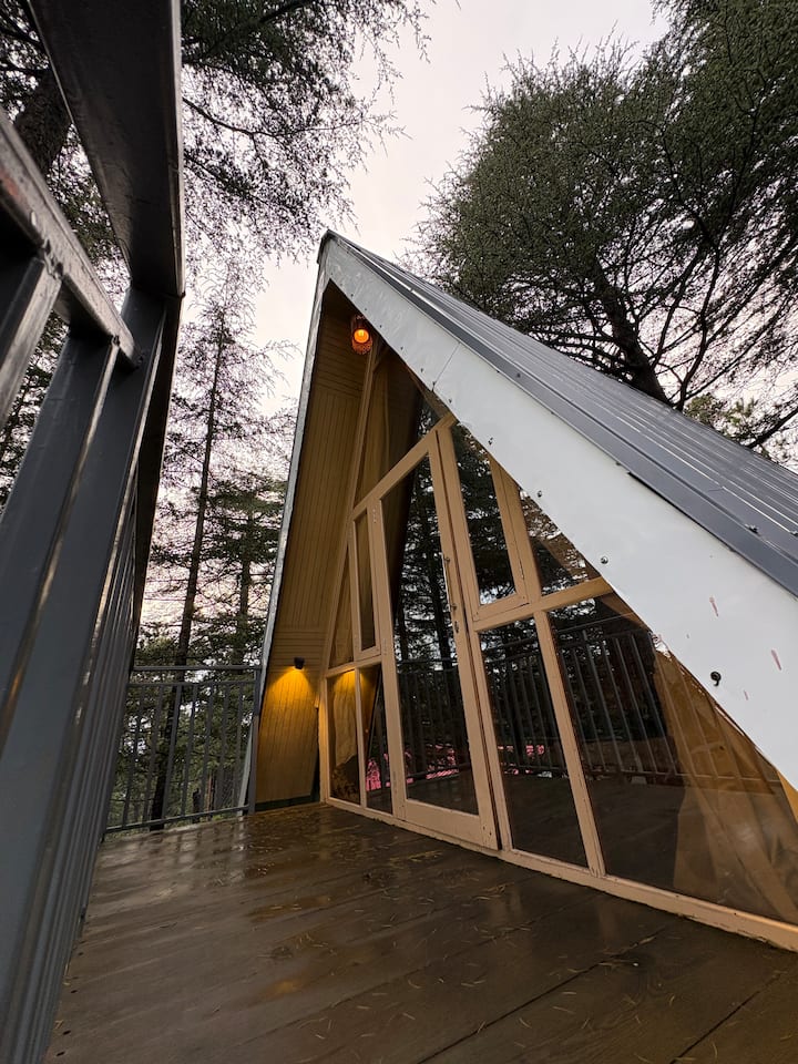 "A Frame Room Hilltop Nature - Chail