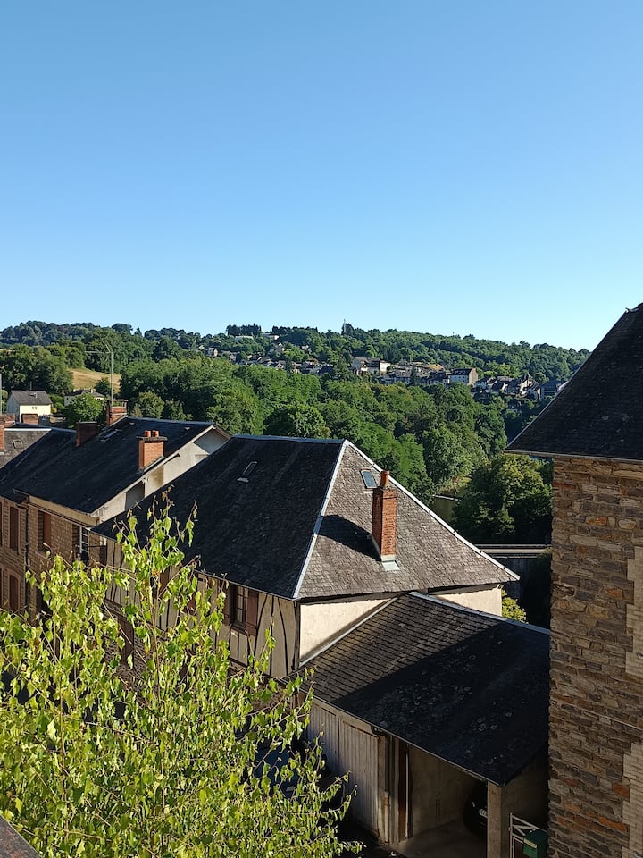 Grand Appartement Avec Belle Vue - Uzerche