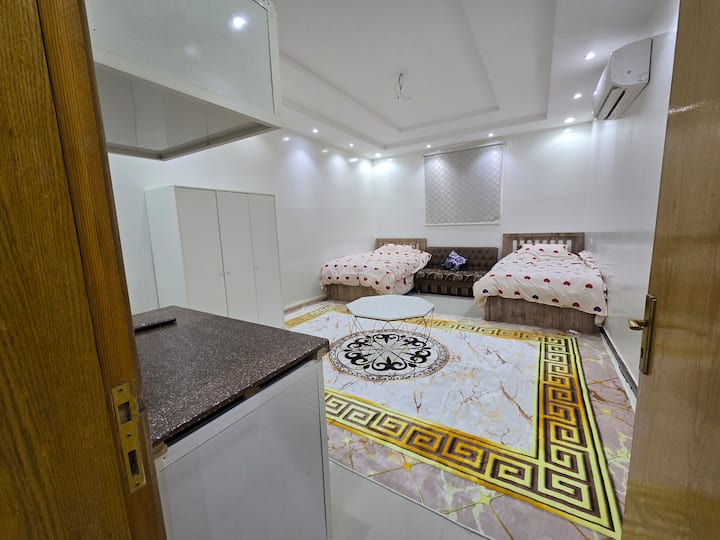 Clean Quight Studio
استوديو مريج و هادئ - Saudi Arabia