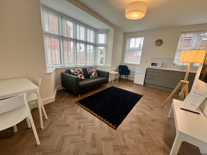Stylish Apt - Superking Bed - Fast Wifi & Parking - Harwich