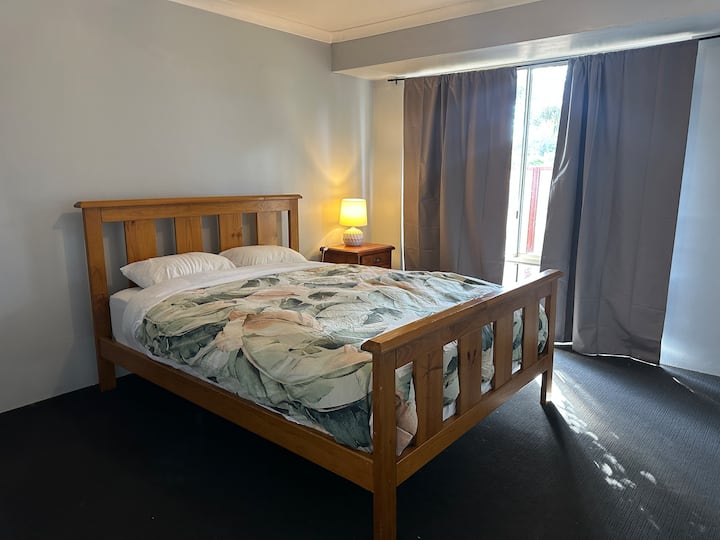 Your Own Ensuite Bedroom, Living Room, Kitchenette - Armadale