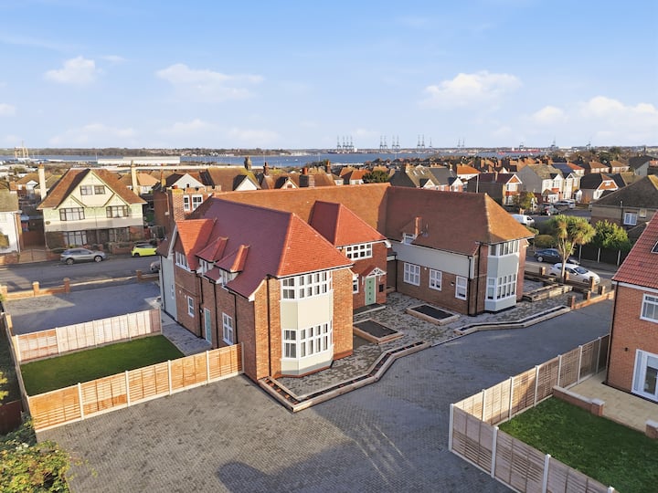 Chic Garden Flat For Work & Pets - Harwich