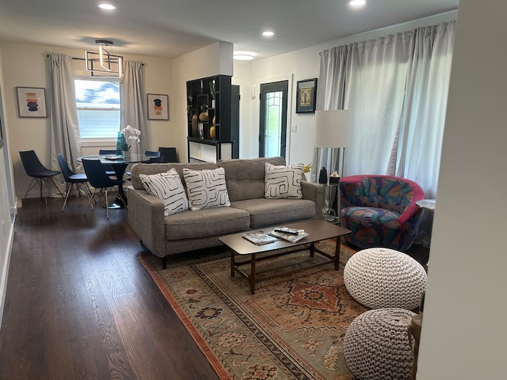 Spacious 5-bedroom House In West Des Moines - West Des Moines, IA