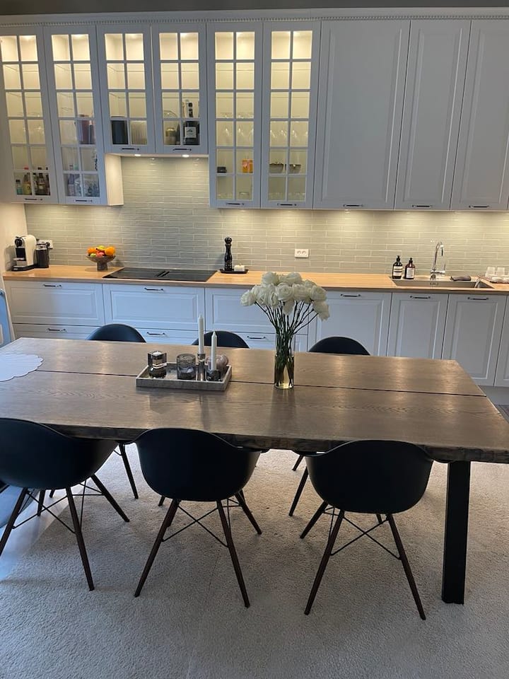 115m2. Med Top Beliggenhed. - Copenhagen