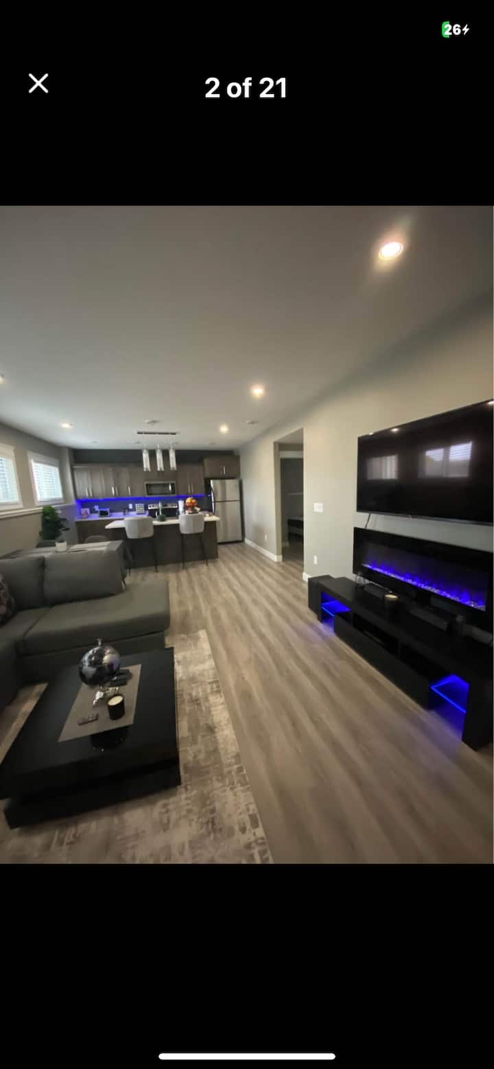 “Kings & Queens” Luxury Suite - Grande Prairie