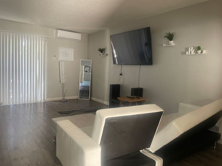 Easy Budget Stay - Claremont, CA