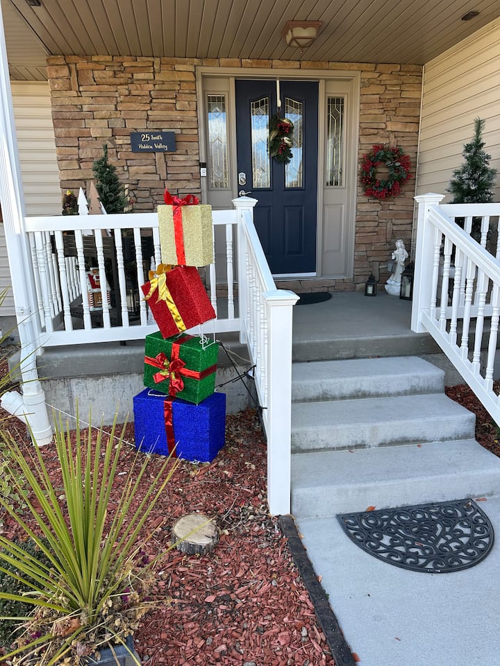 Africa Snug
One King Bed - Rexburg, ID