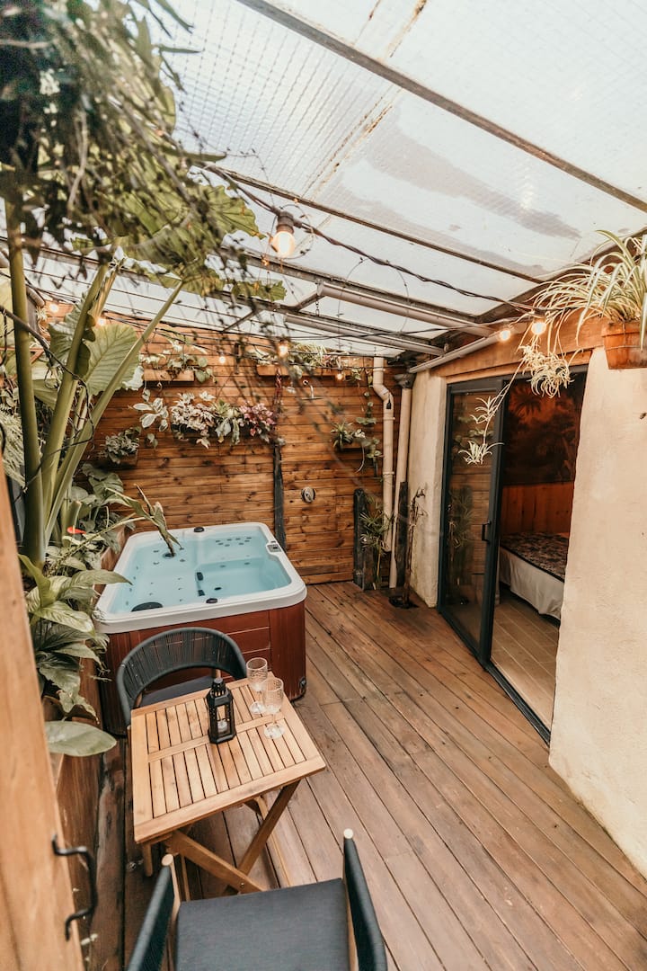Myinsolite - Jacuzzi, éNigme & éVasion Tropicale - Vauvert