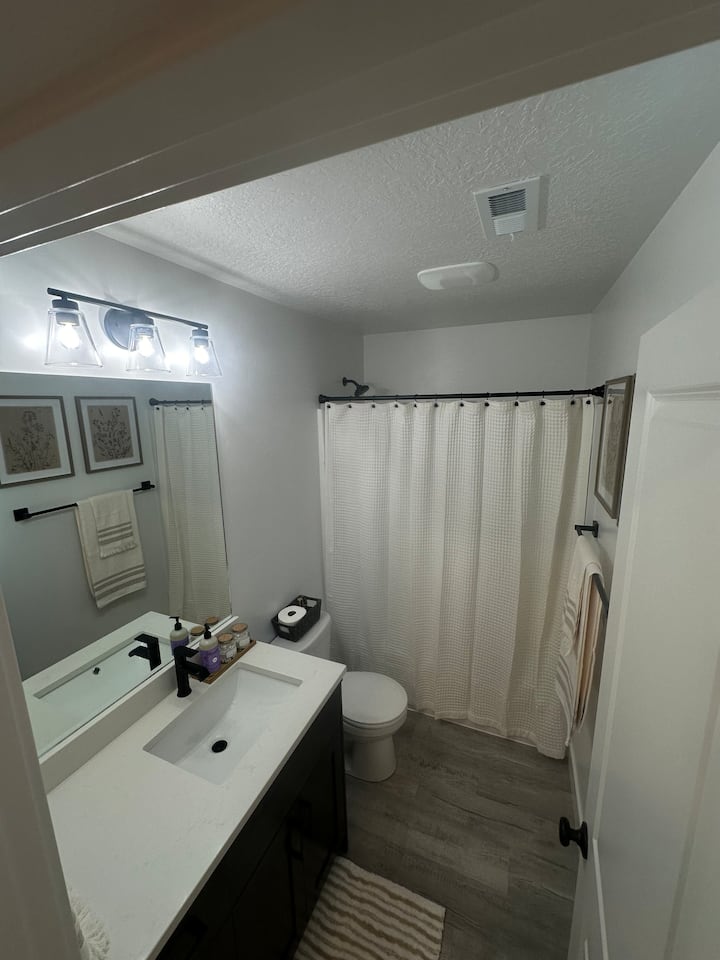 Private 1br Suite W/ Kitchen & Separate Entrance - Logan, UT