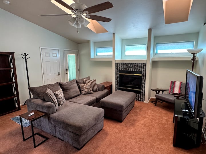 Cozy Cottage House - Cheyenne, WY