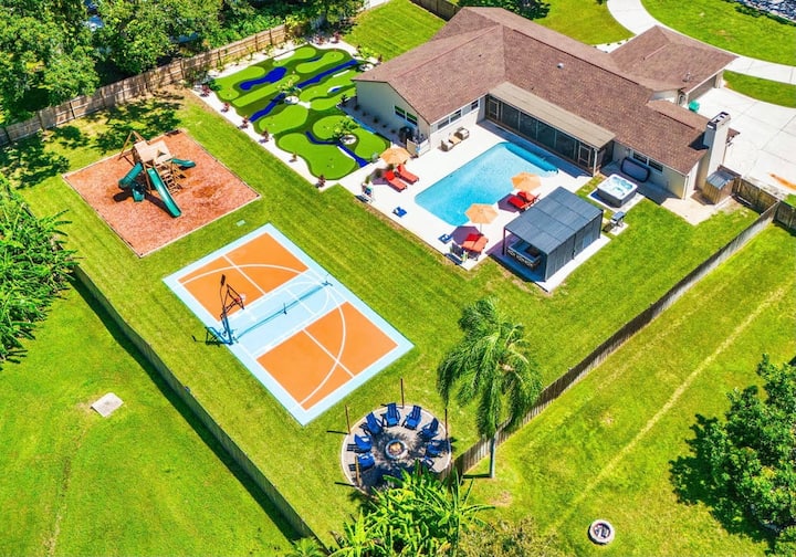 New! Spacious | Mini Golf, Heated Pool, Hot Tub+ + - Largo, FL