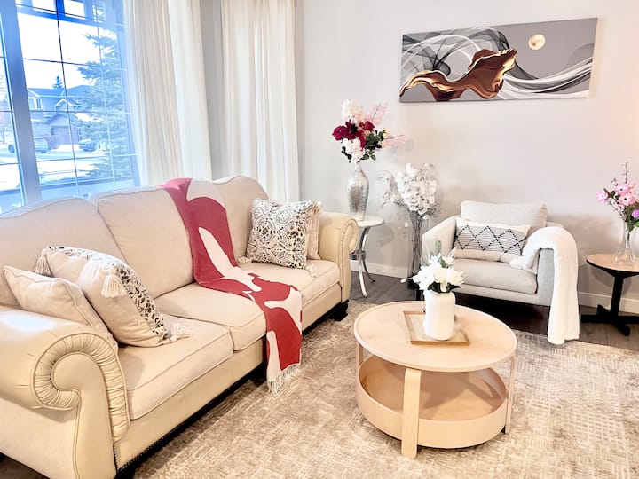 Spacious & Comfy 3br Suite - Calgary