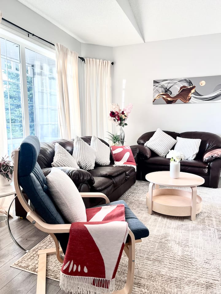 Spacious & Comfy 3br House | Spruce Meadow | Ct - カルガリー