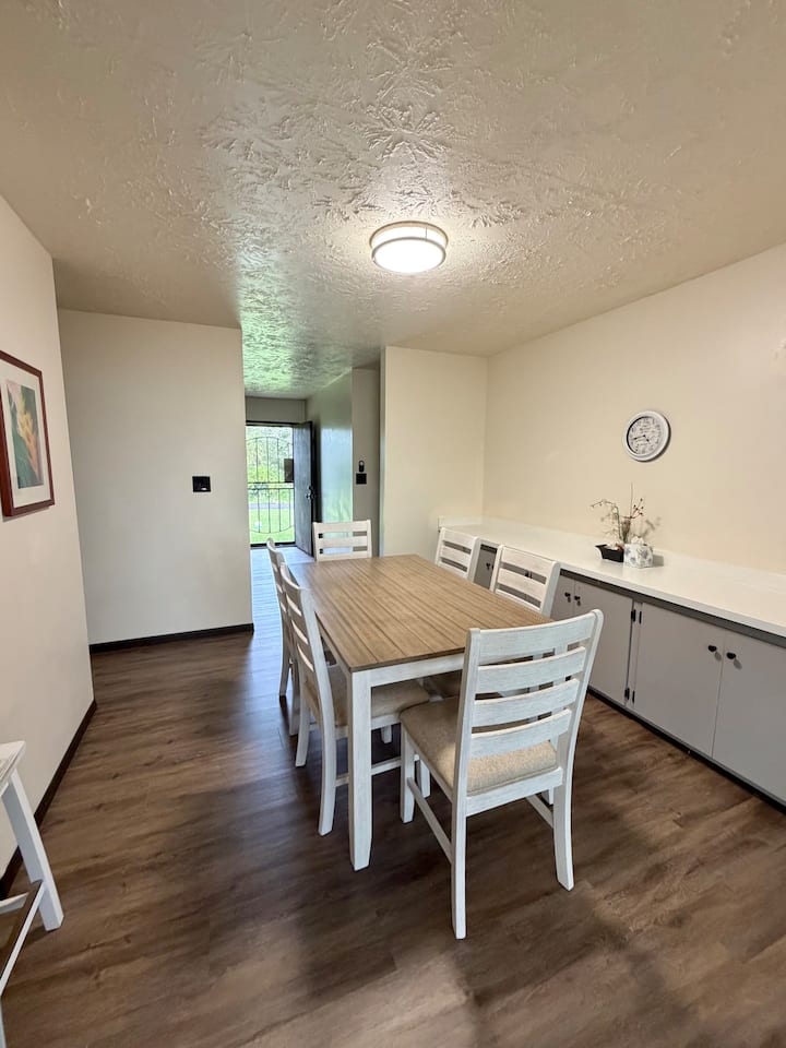 Simple, Comfortable, 4 Bedroom Home, Sleeps 6 - Pāhoa, HI