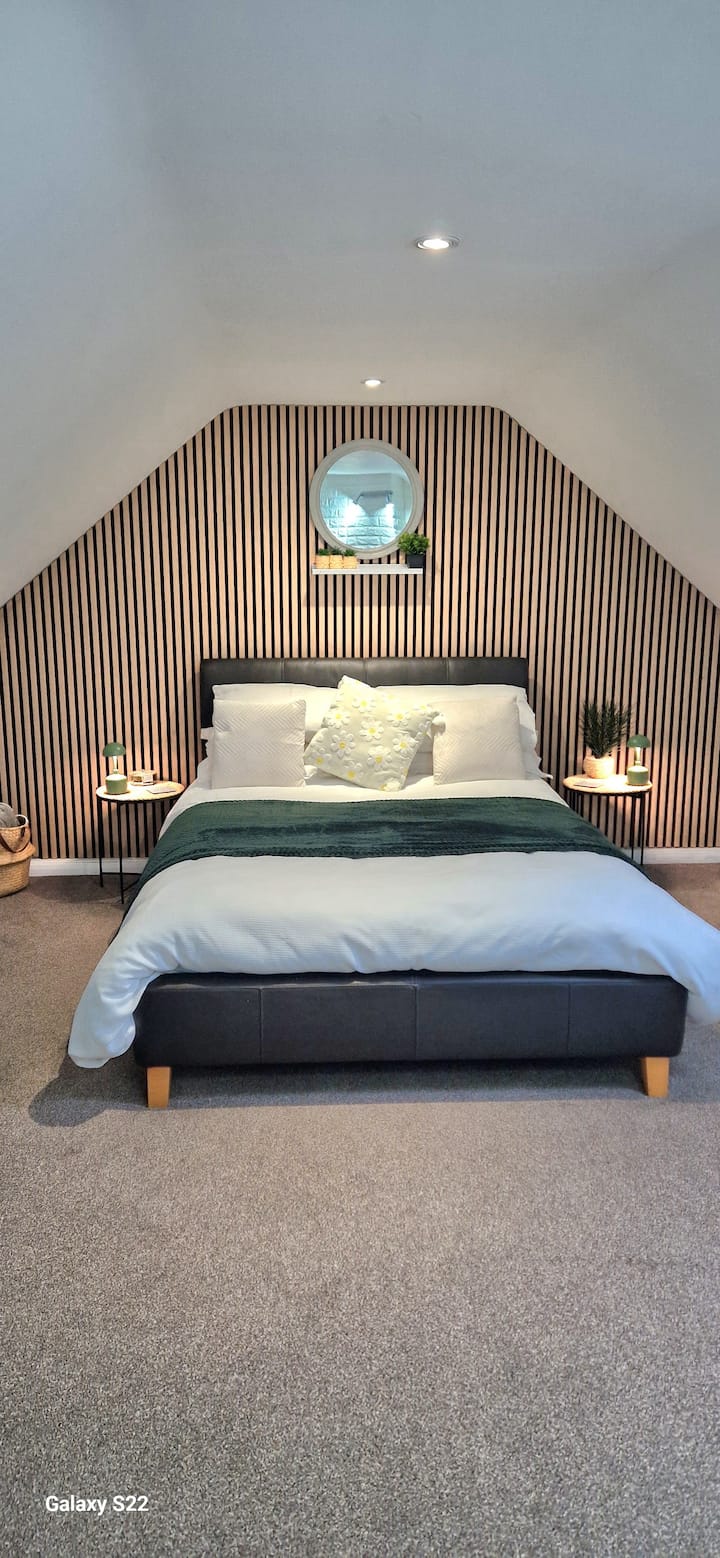 The Secret Lodge - Lincoln