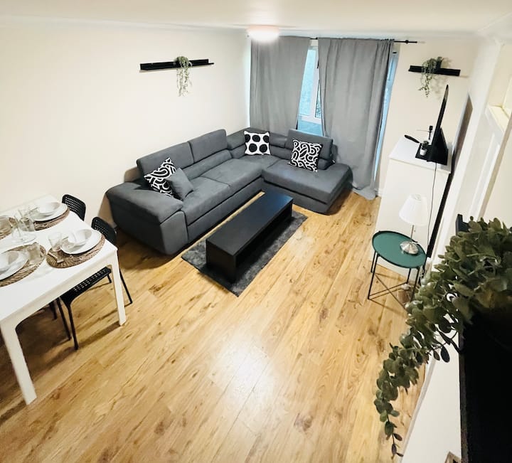 2 Bedroom Flat, Near Heaton Park - イギリス ベリー