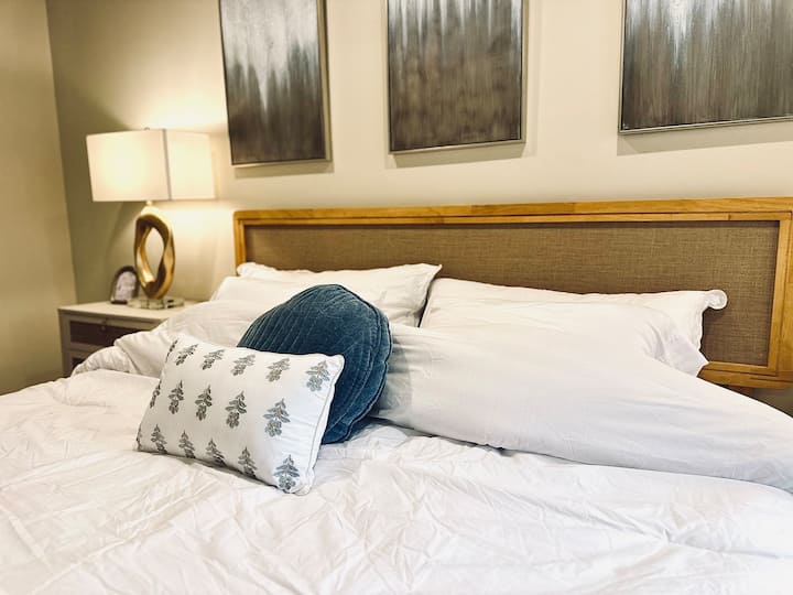 King Bed Studio | Sofa & Kitchen - Rosemead, CA