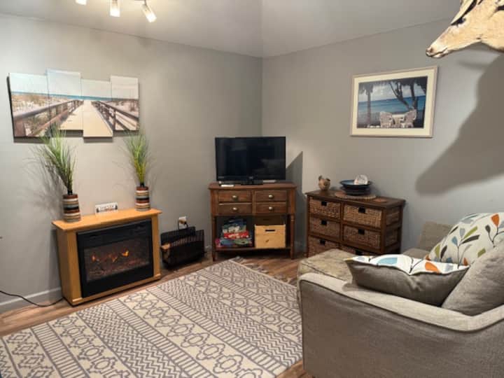 Boro Hideaway
4 Beds - Edinboro, PA
