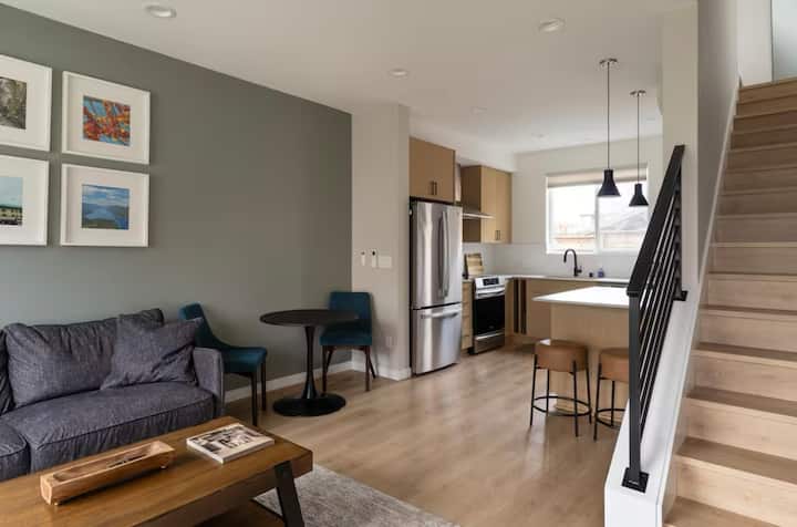 Townhome With Rooftop Near Downtown Ballard - Seattle, WA