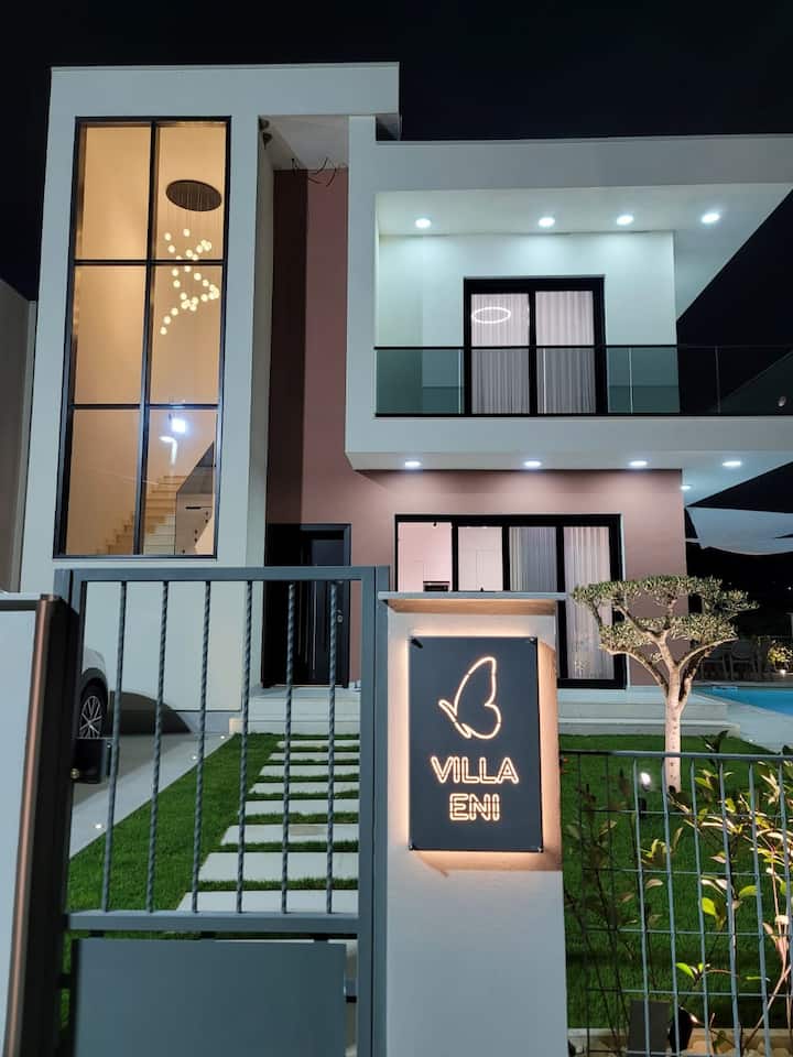 Relax A Villa Eni Con Piscina - Albania