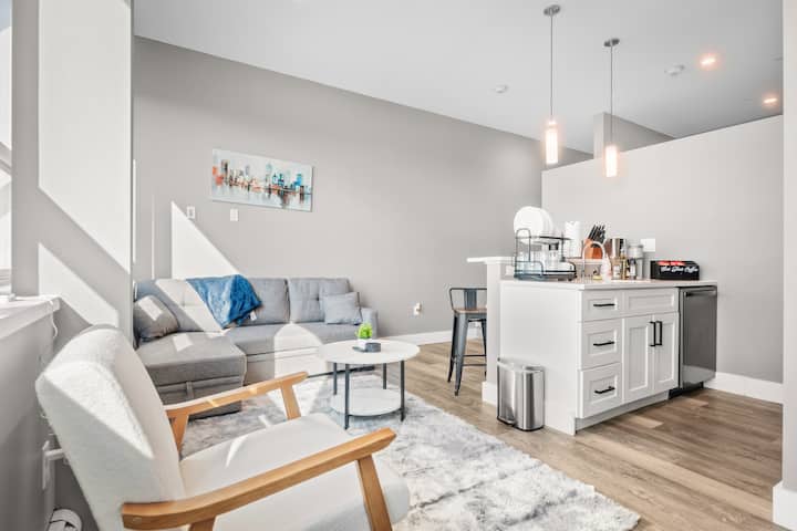 1br Comfort • 2 Tvs • Free Parking • Mins From Csu - Cleveland, OH