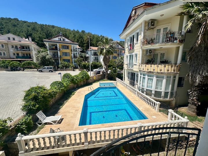 Fethiye’de Havuz Keyfi Sunan Geniş Apart - Fethiye