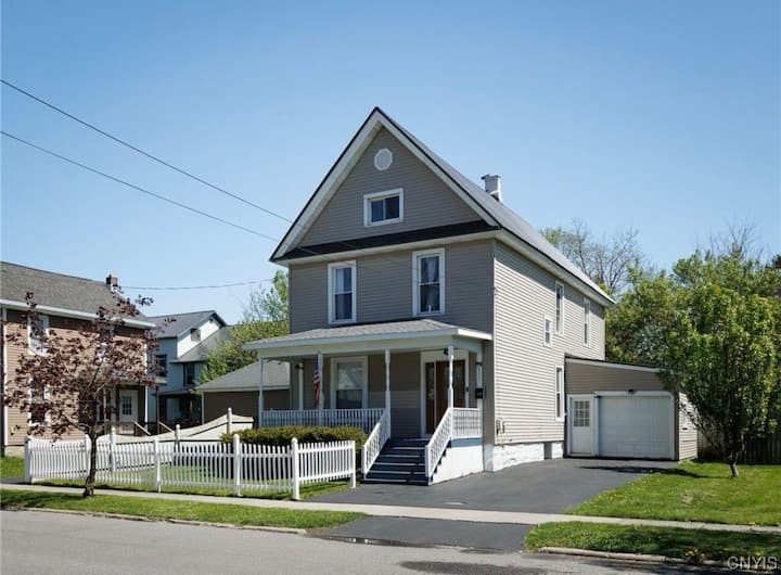 Stylish Home Thompson Park! - 워터타운