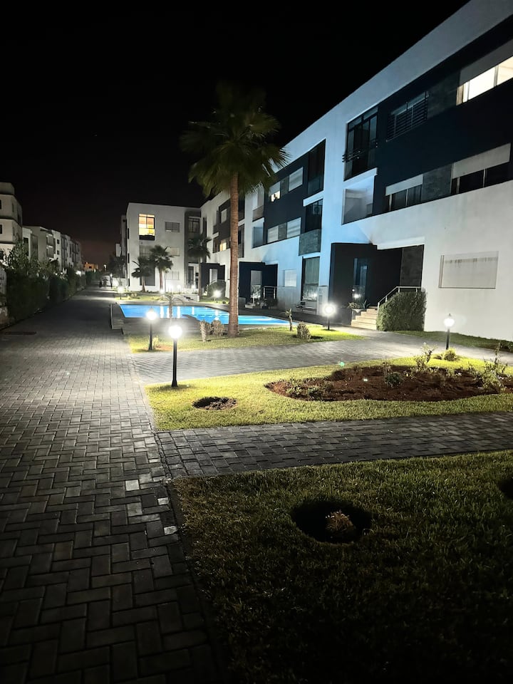 Appartement Sécurisé Vue Piscine - Témara