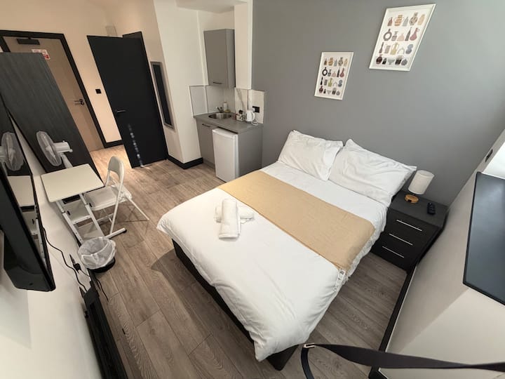 12 Deluxe6 Double Studio - Sutton Court
