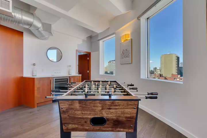 Downtown Loft | Steam Shower | Ug Parking - Canada