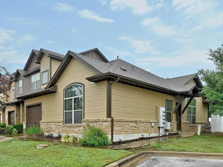 Stayhan On Monahan - Buda, TX