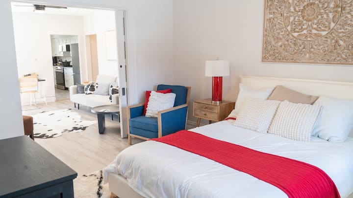 Modern Stay In Pittsburgh Walkable Central Spot - Pittsburgh, PA