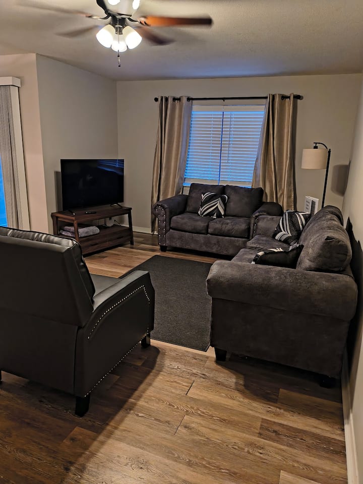 2 Bdr Condo Near I-10 With Pool - Daphne, AL