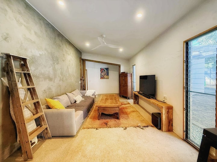 Rustic Tweed Retreat - Coolangatta