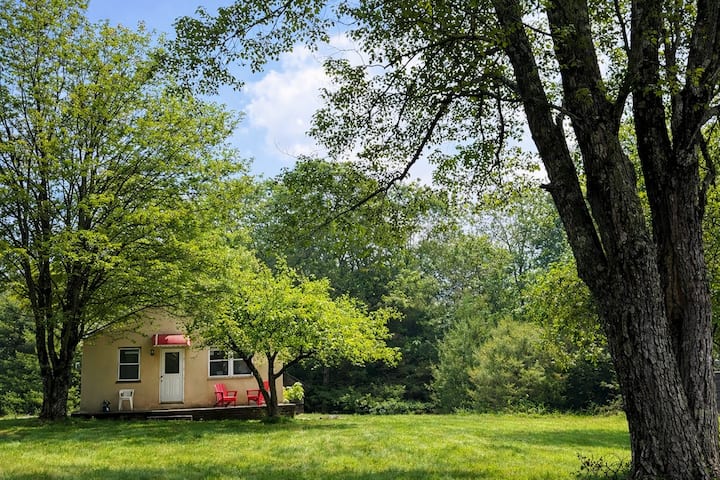 Quiet Catskills Cottage-nature Escape Near Skiing - Rock Hill, NY