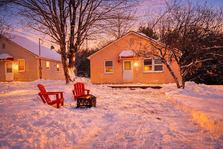 Quiet Catskills Cottage-nature Escape Near Skiing - Rock Hill, NY