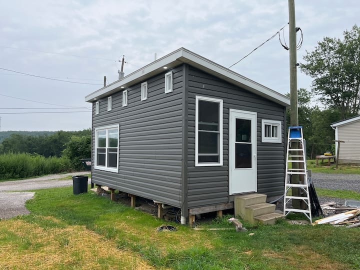 Cozy ‘On-grid’ Cabin. - Beaver Creek State Park, East Liverpool