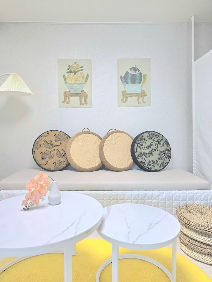 1월/동대구역/ktx백화점 2분/연말/추억/감성/호텔침구/55인치넷플/방2/퀸2개/최대6명 - Daegu