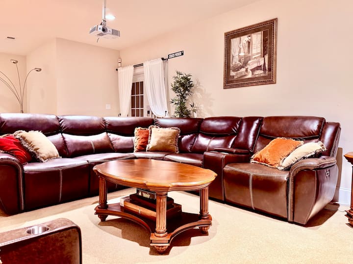 Luxurious & Spacious Apartment / Private Entrance! - Loch Lomond