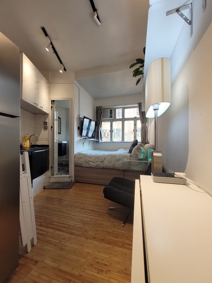 New High Floor Bright City Studio W/ Lift Near Mtr - Tseung Kwan O
