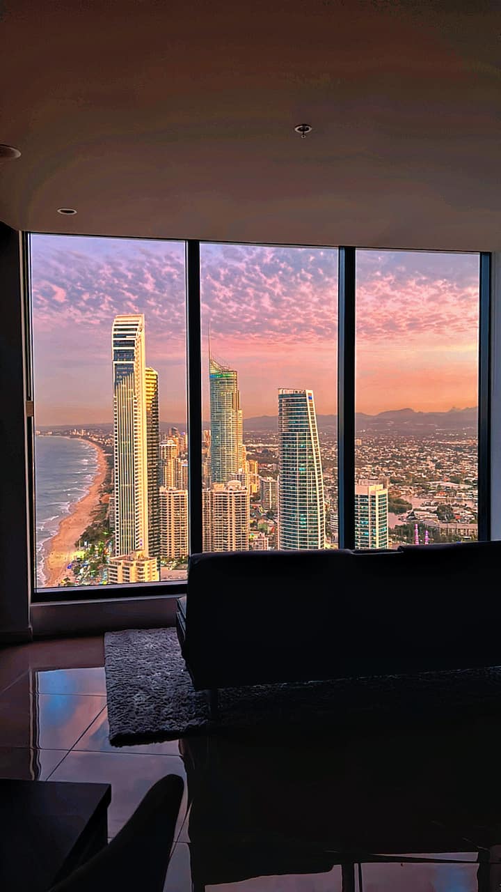 Stunning Ocean View Apartment In Gold Coast City - Surfers Paradise