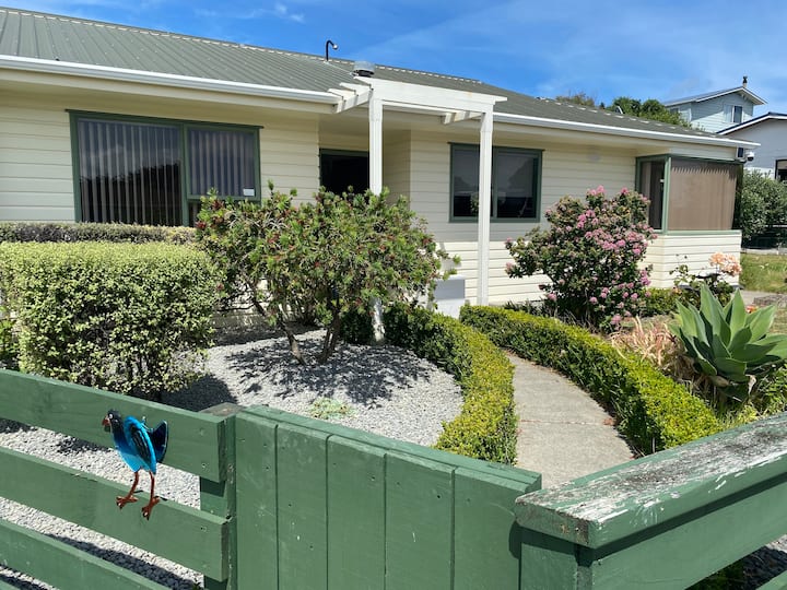 Heaven Sent In Otaki Beach. - Manakau