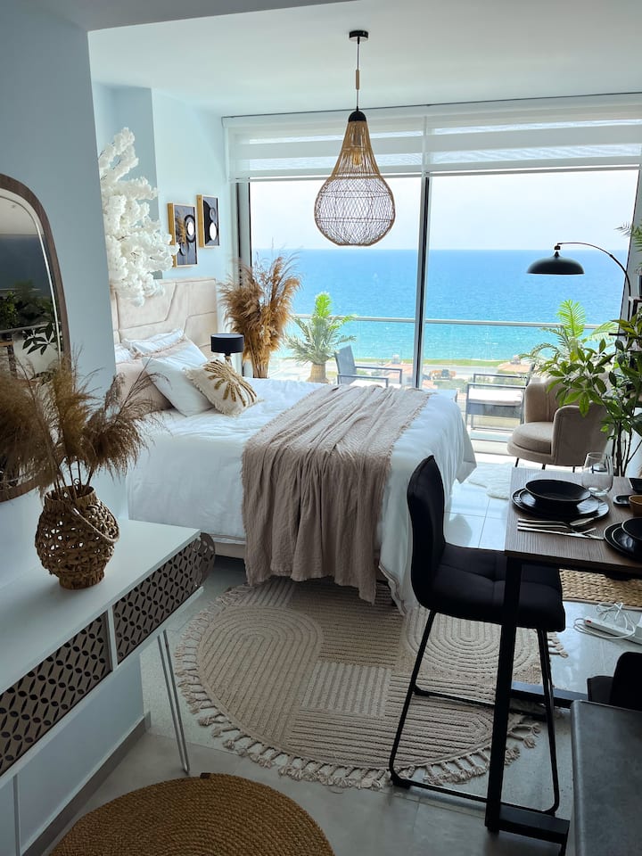 Styled Boho Studio With Seaview - Богаз