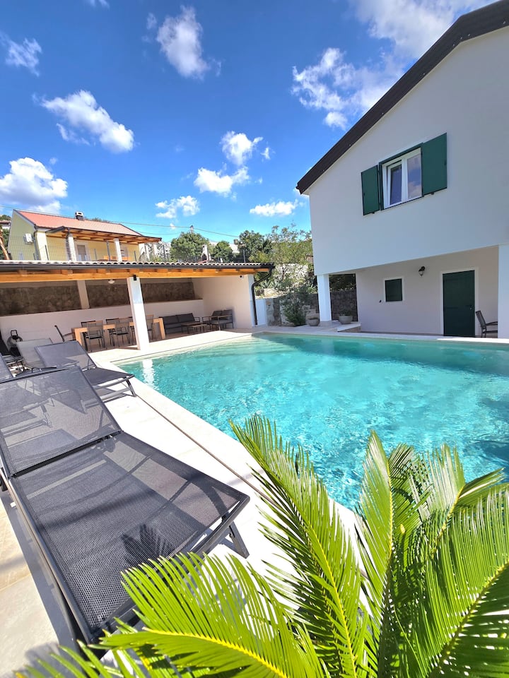 Mare`s House 1 Floor Apt  With Pool - Karlobag